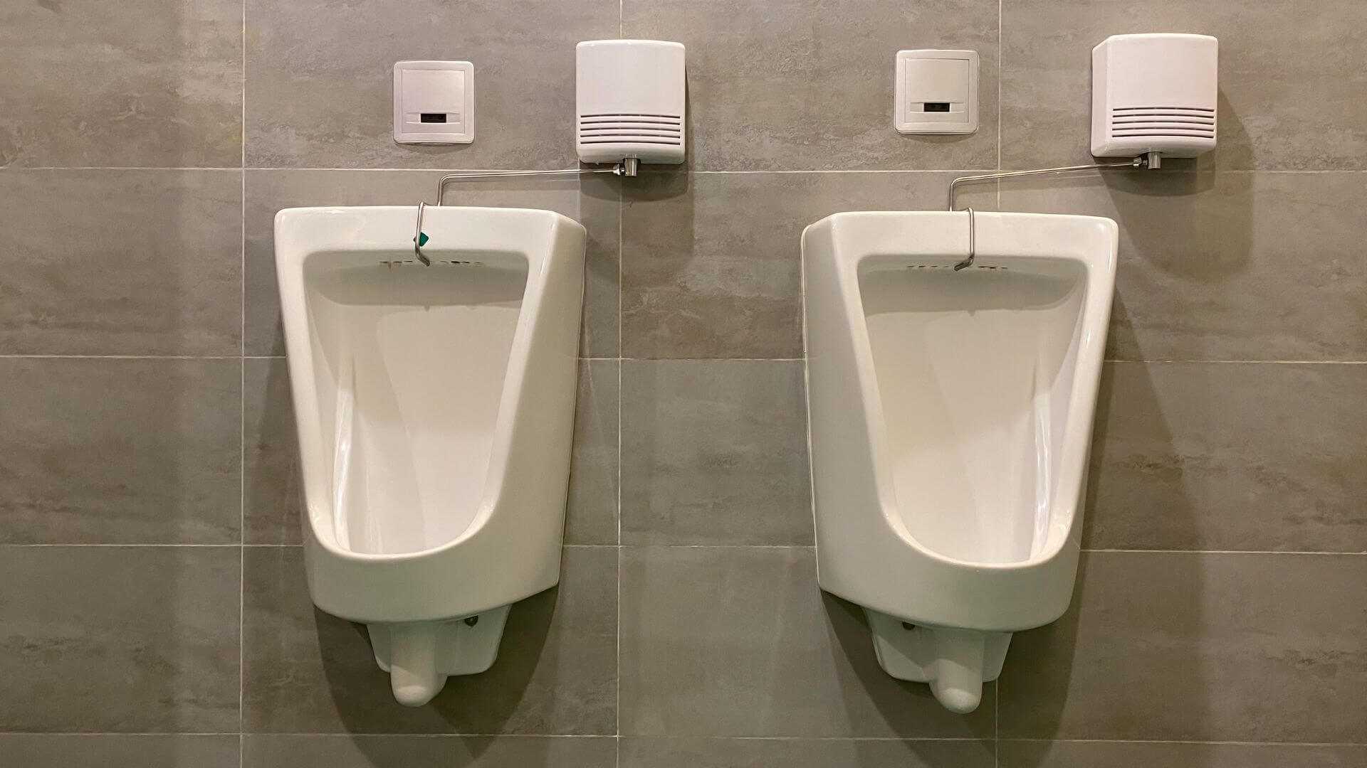 Húgykő feloldása a piszoár belsejéből - Higiénia Online blog